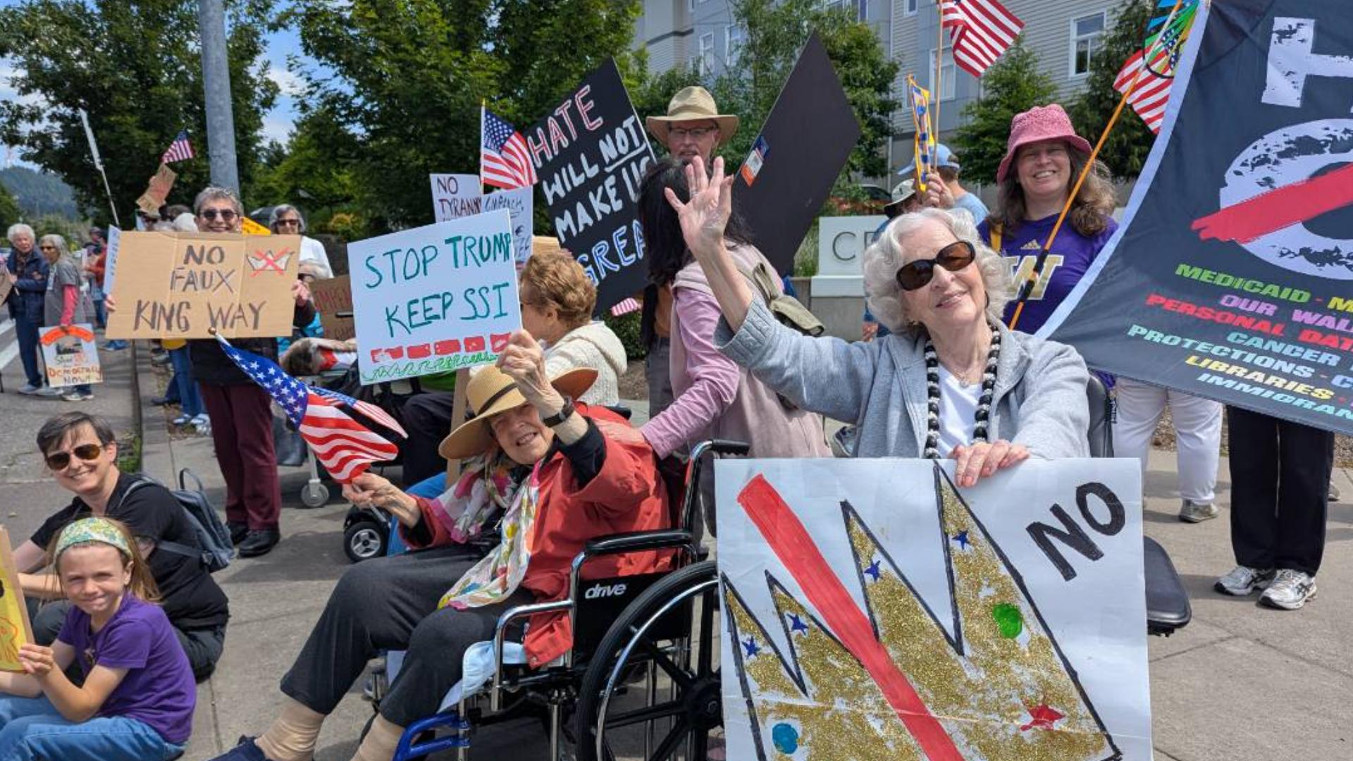 Crowds rally at anti-Trump 'No Kings' demonstrations across Portland ...