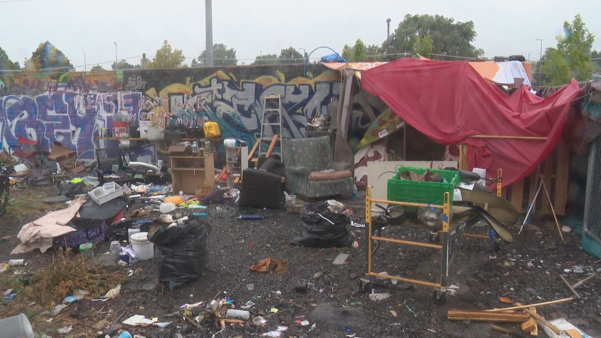 Homeless camps pop up near Portland's large-scale outdoor shelter | kgw.com