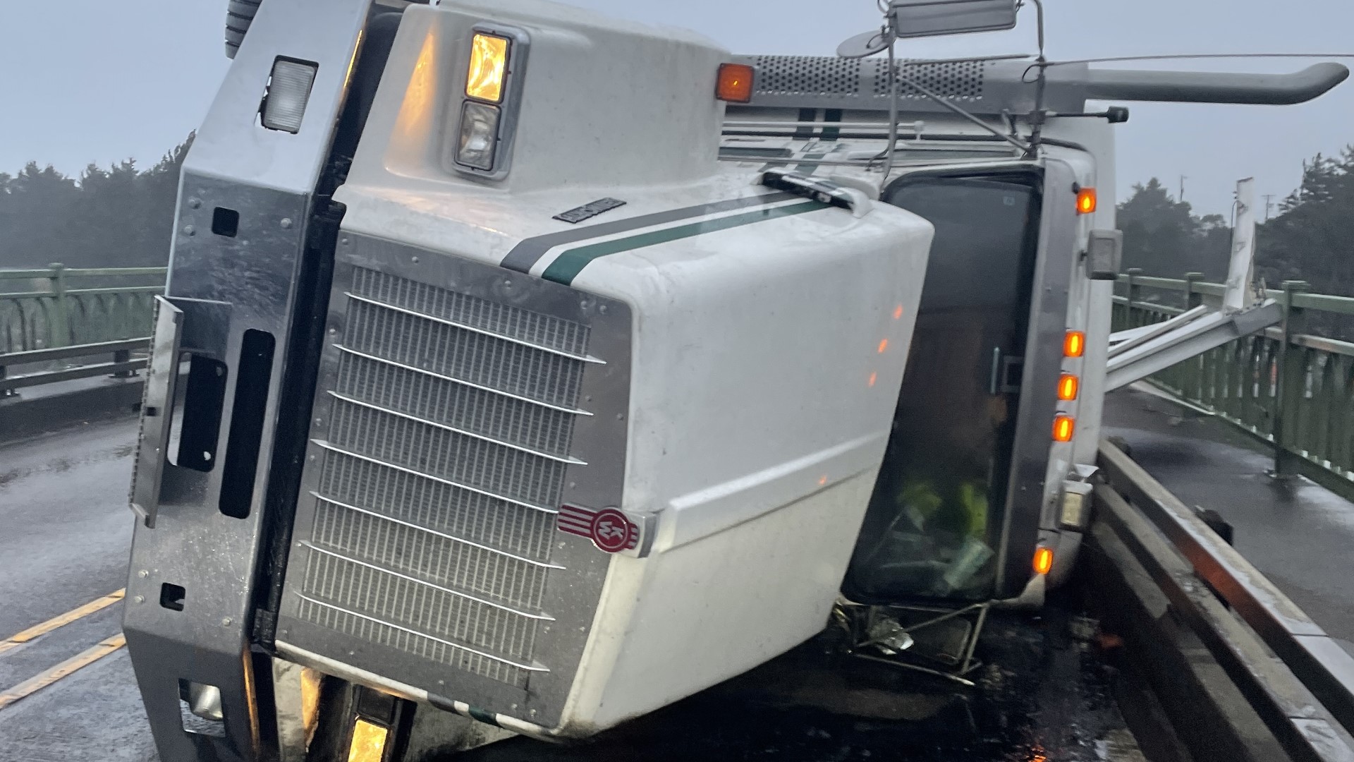 High winds, waves and flooding slam the Oregon coast | kgw.com