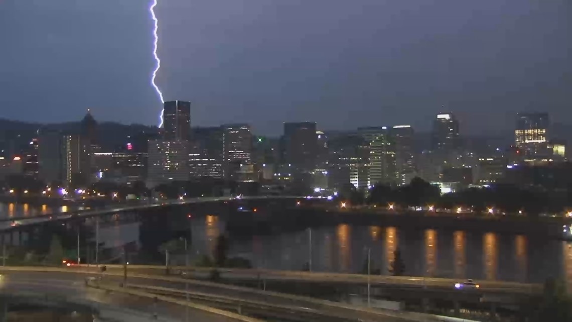 Oregon weather: lightning strikes, thunder and rain | kgw.com