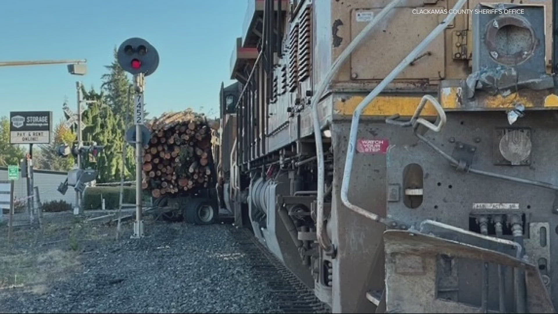 Train hits logging truck near Canby | kgw.com