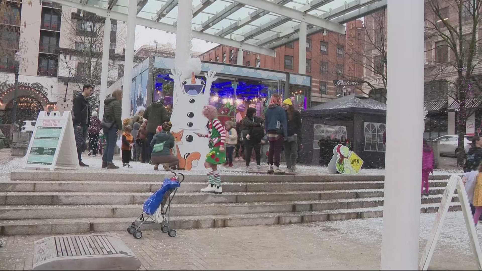 Small businesses bring holiday magic to downtown Portland | kgw.com