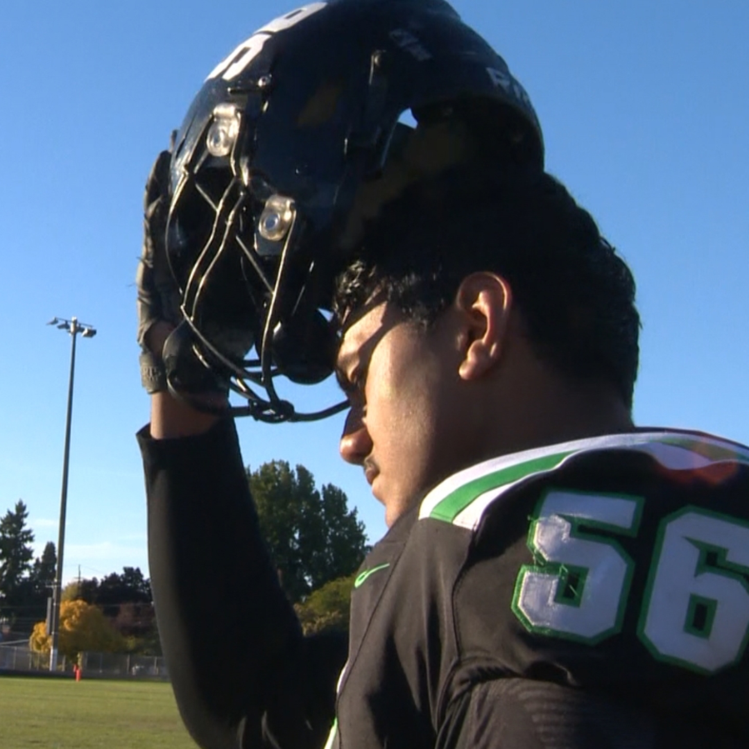 'Juni never gets a break': Parkrose football star plays offense ...