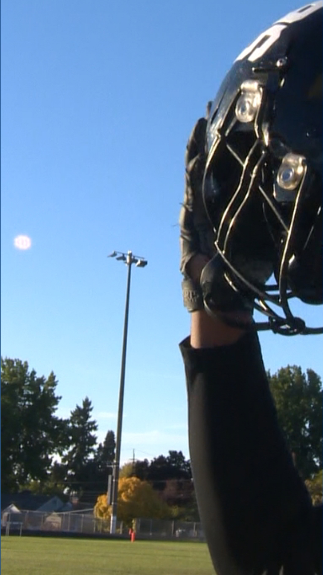 'Juni never gets a break': Parkrose football star plays offense ...