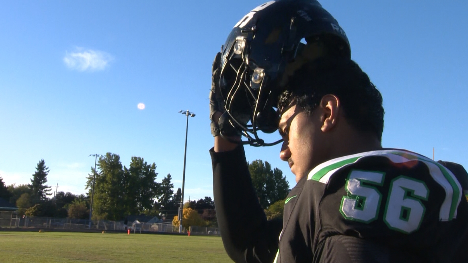 'Juni never gets a break': Parkrose football star plays offense ...