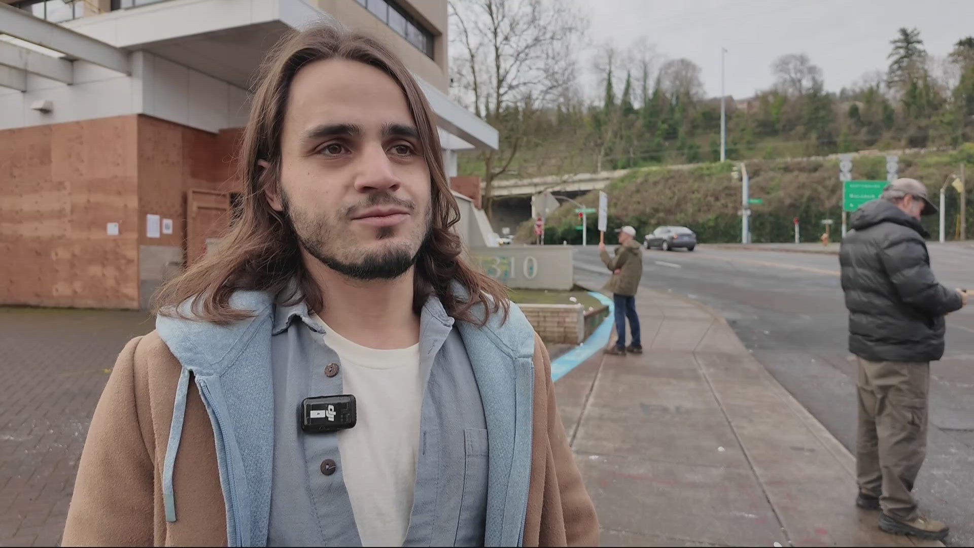 Protesters return to Portland ICE building the day after Border Patrol ...