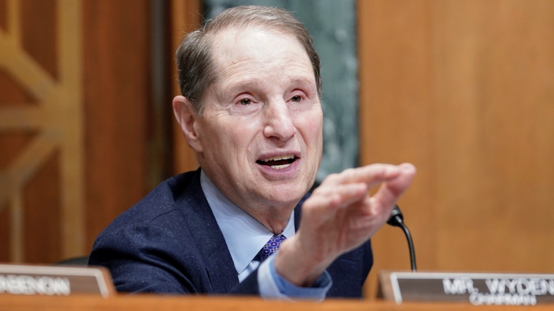Wyden bill would make 'sweeping reforms' to US Supreme Court | kgw.com