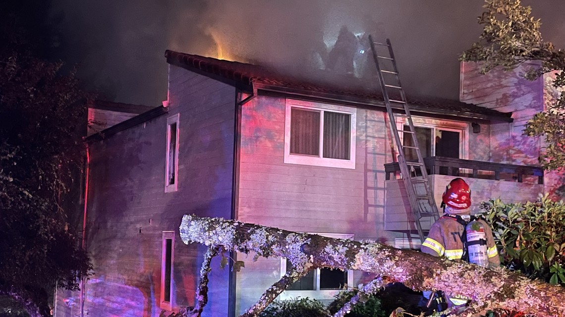 Apartment building fire in Washington County injures 8 | kgw.com