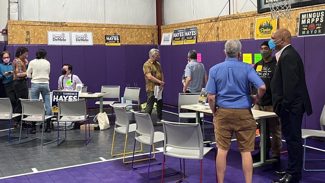 Oregon voters meet with Nov. 5 election candidates | kgw.com