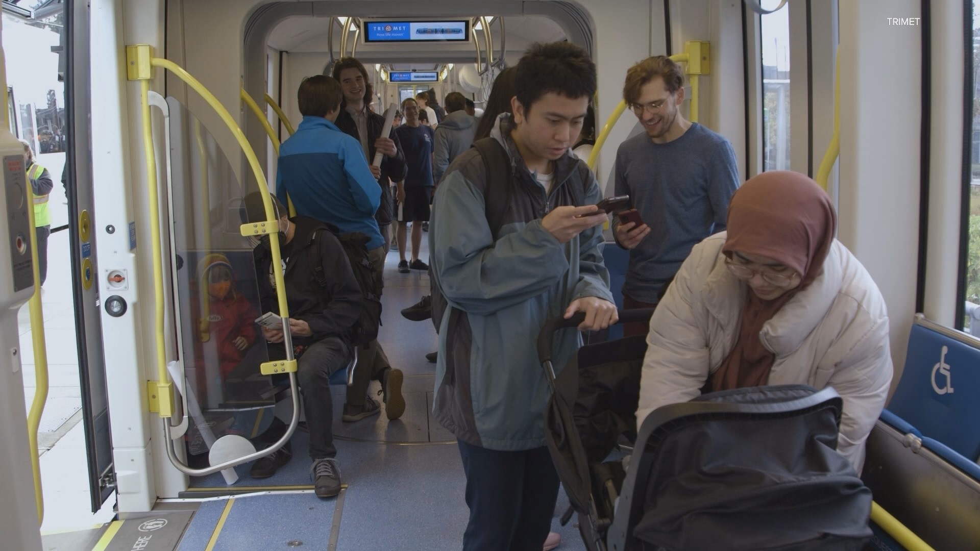 Portland meets new sixth-generation TriMet MAX train | kgw.com