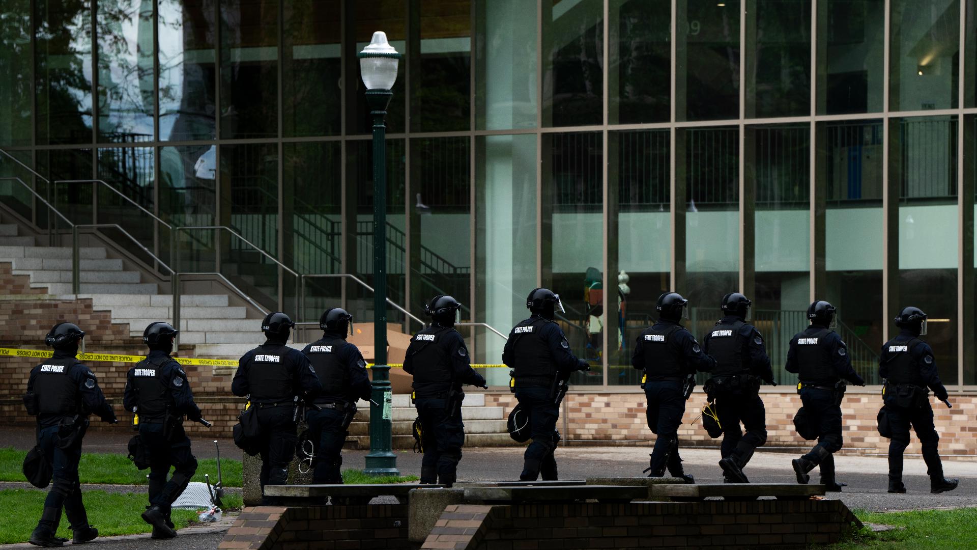 Police arrest 12, clear Portland State University library | kgw.com