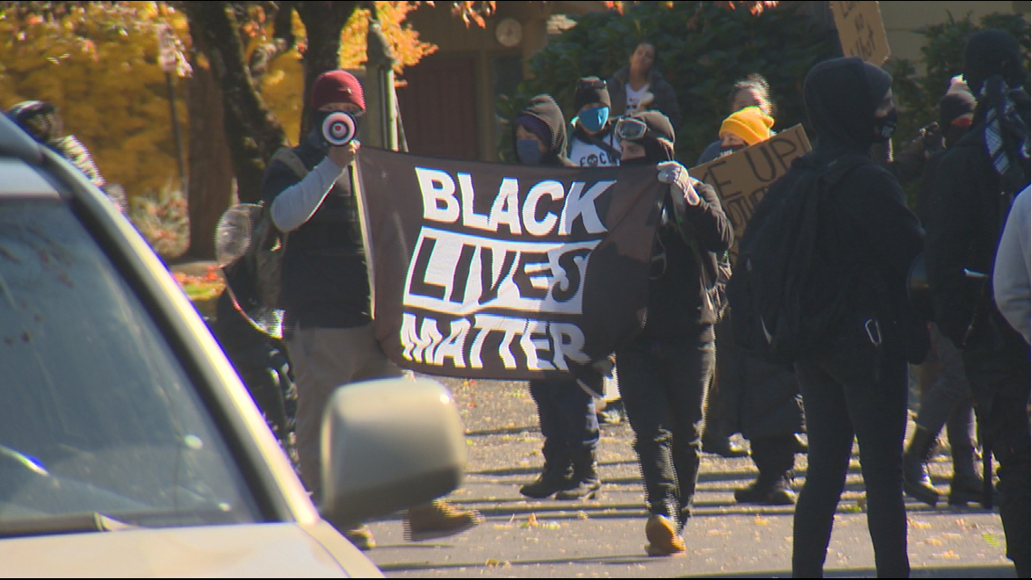 Moms United for Black Lives rally in Lake Oswego | kgw.com