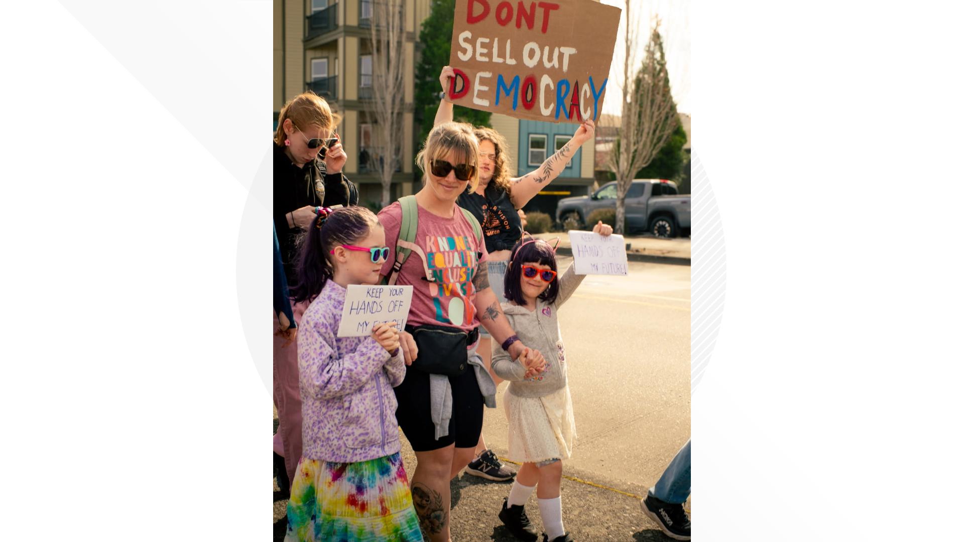Thousands gather in Portland for anti-Trump 'Hands Off' protest | kgw.com
