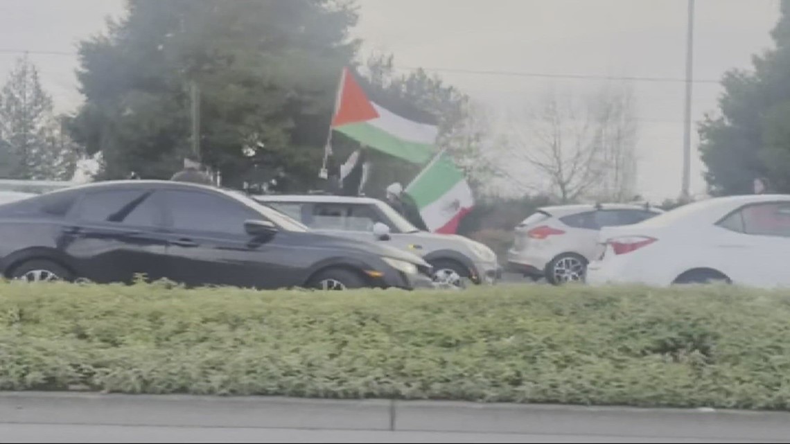 Protest stalls traffic to PDX | kgw.com