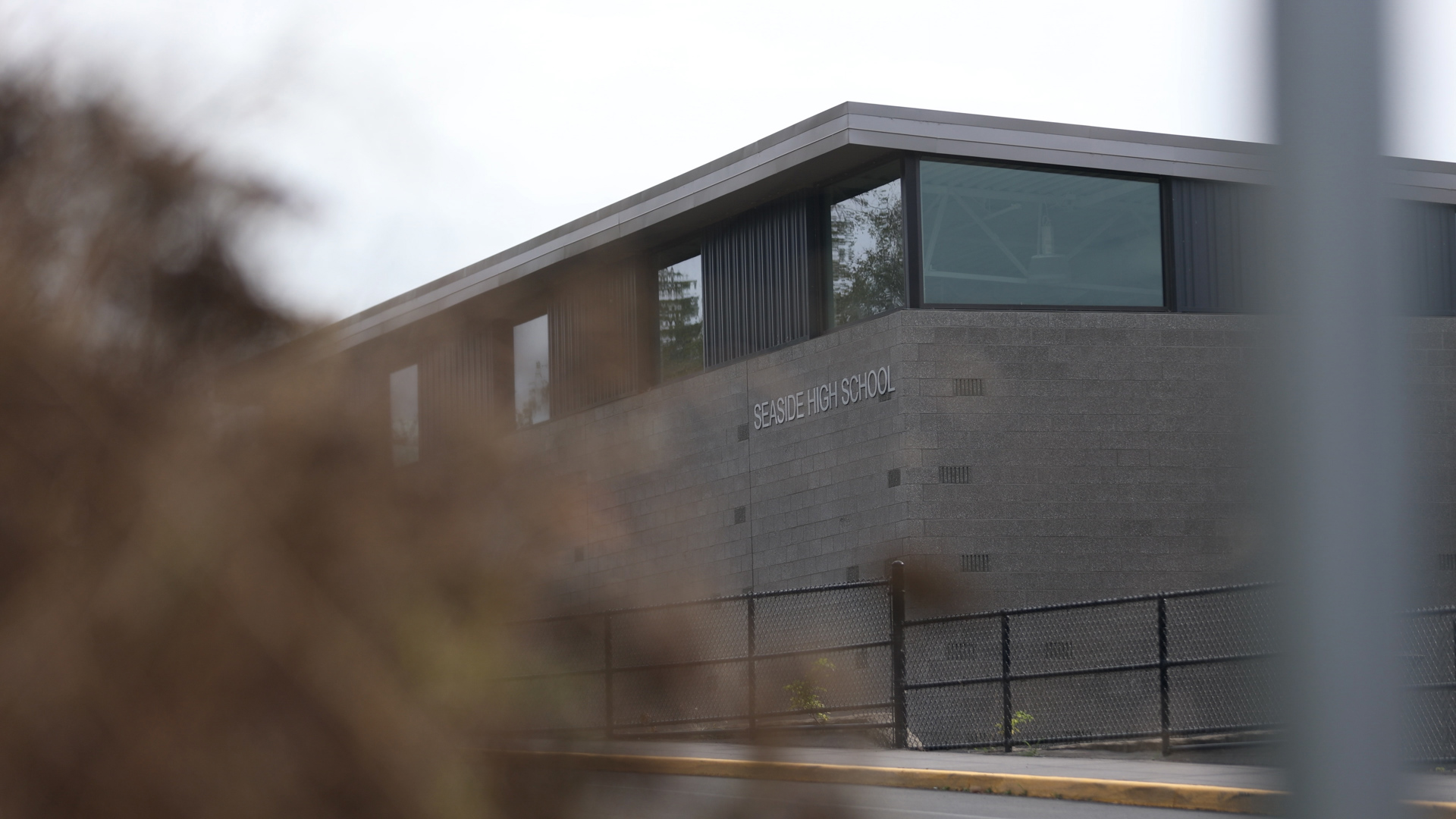 Students in Seaside adapt to phone-free school year | kgw.com