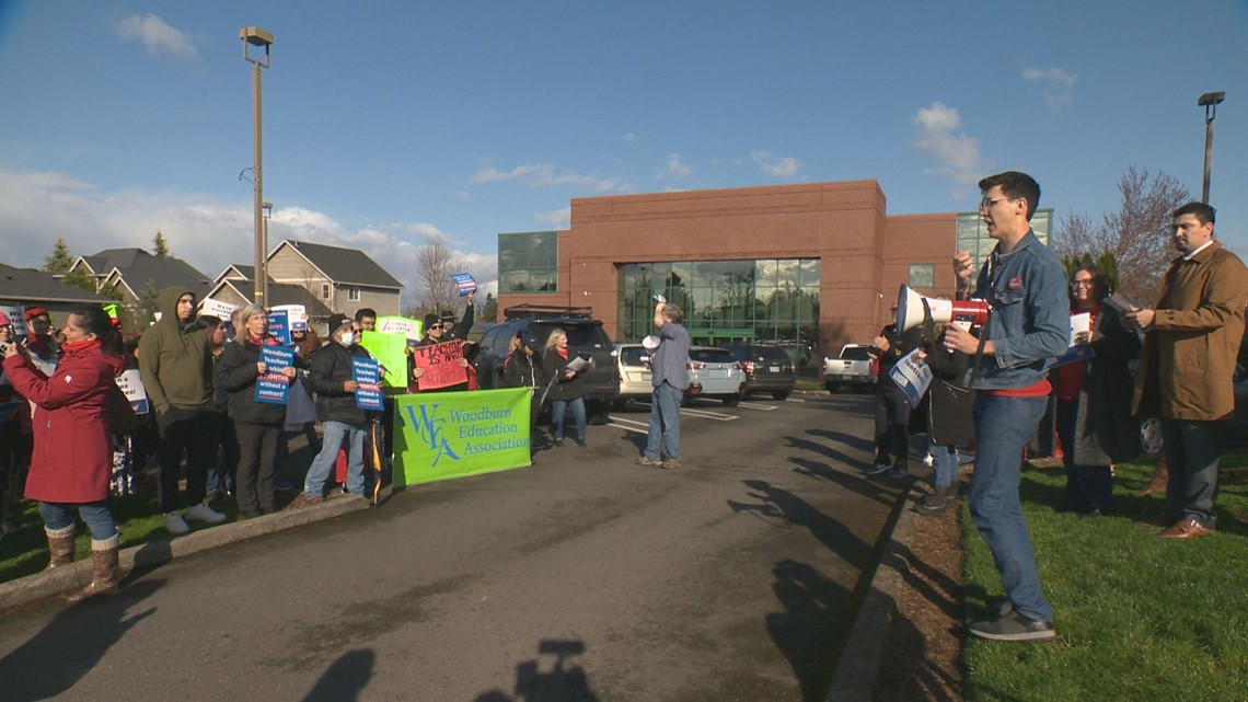 Woodburn teachers really outside school district office | kgw.com
