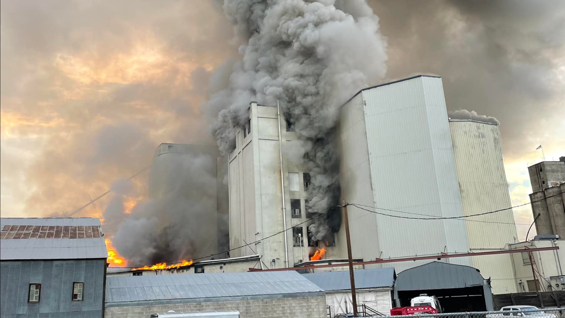 PHOTOS | Fire at Pendleton Flour Mills | kgw.com