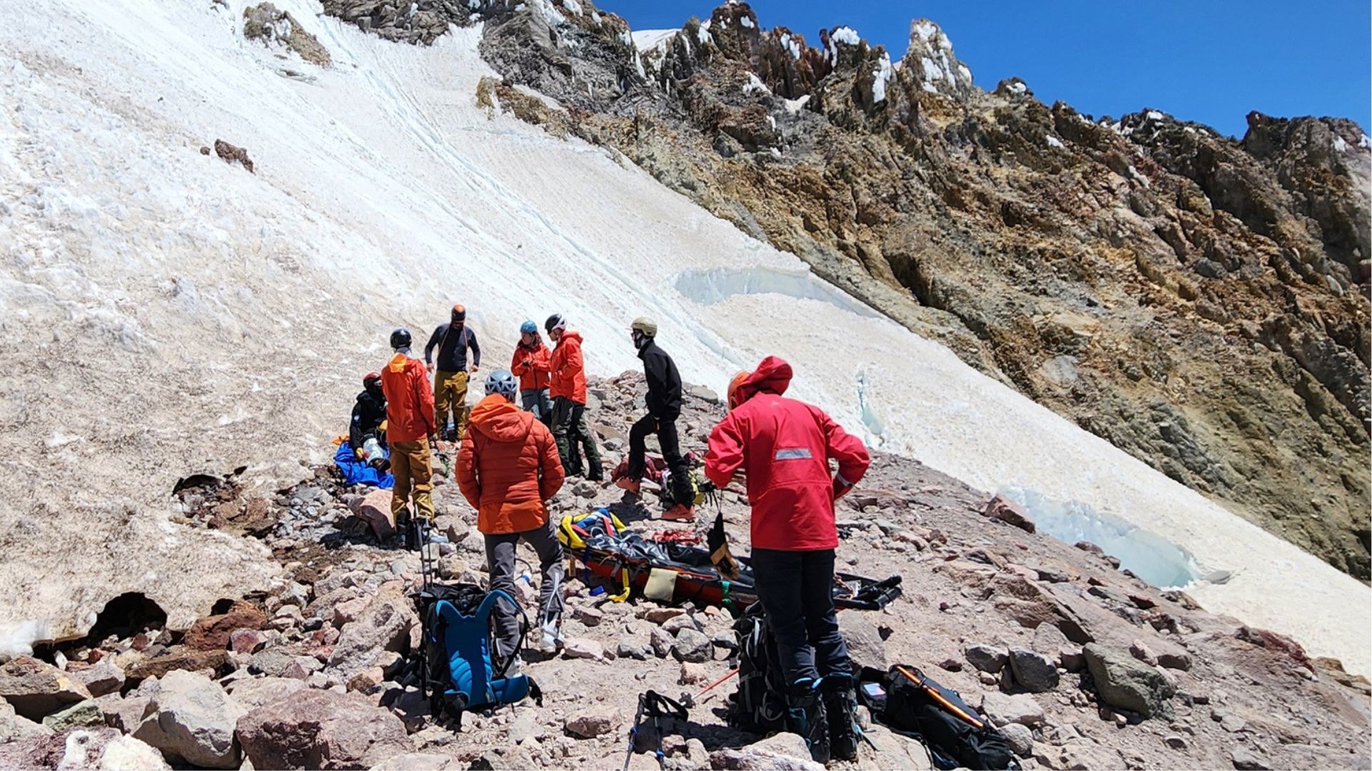 Injured climber rescued near Mount Hood summit | kgw.com