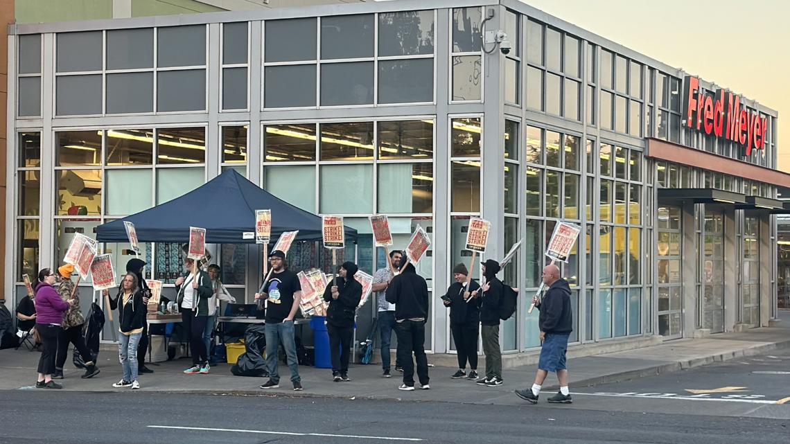 Fred Meyer workers strike ends in Portland | kgw.com