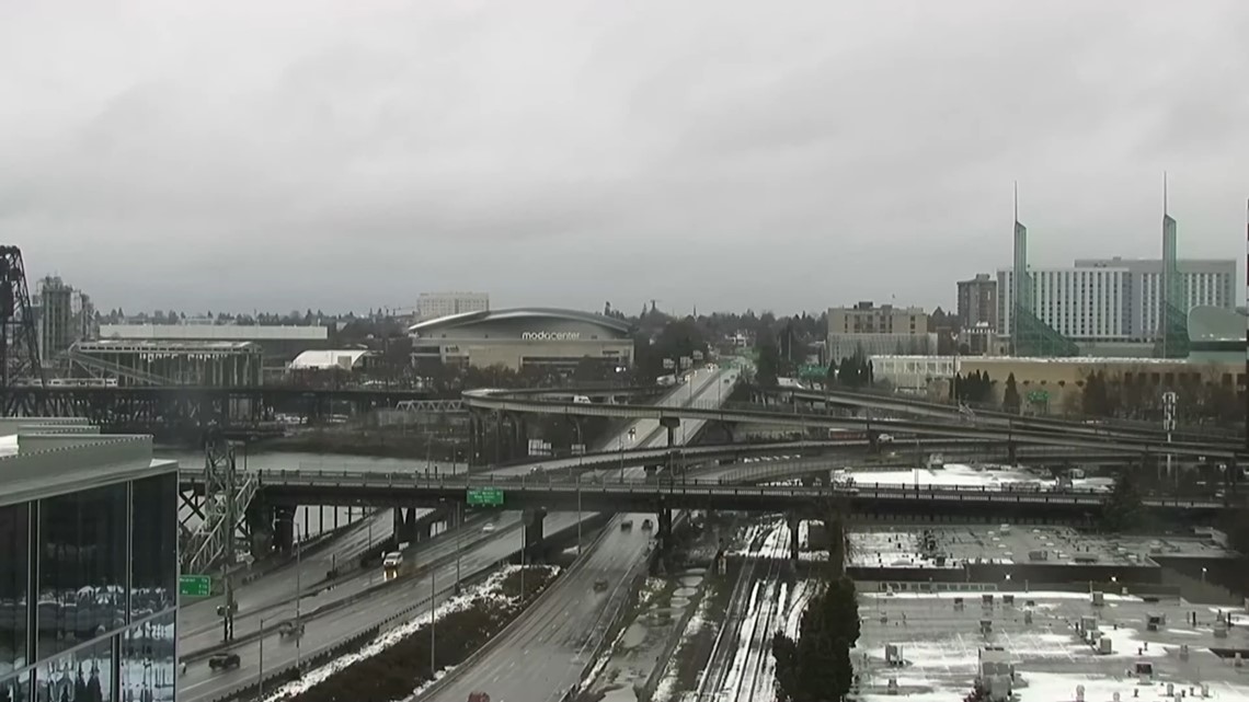 Portland wakes up to rain Sunday morning, minimal overnight snow | kgw.com