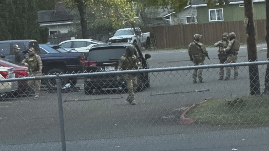 Federal agents raid Gresham apartment, leaving neighbors shaken and ...