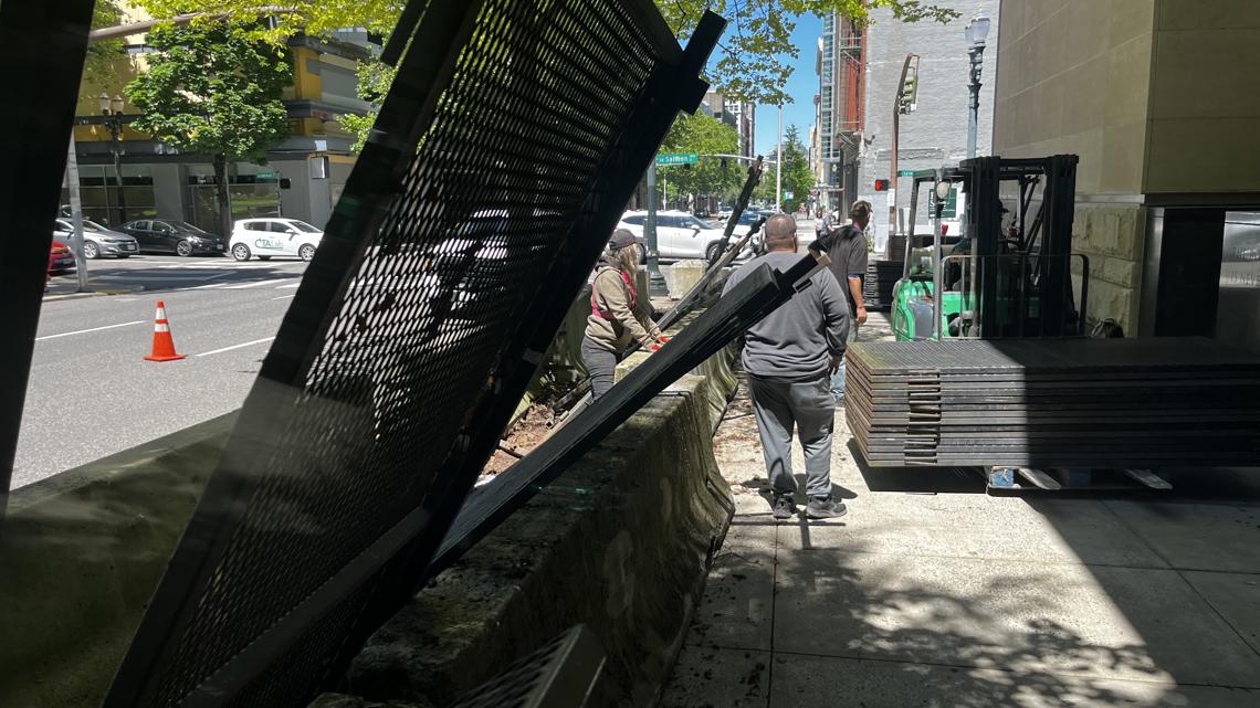 Fencing being removed from downtown Portland federal courthouse | kgw.com