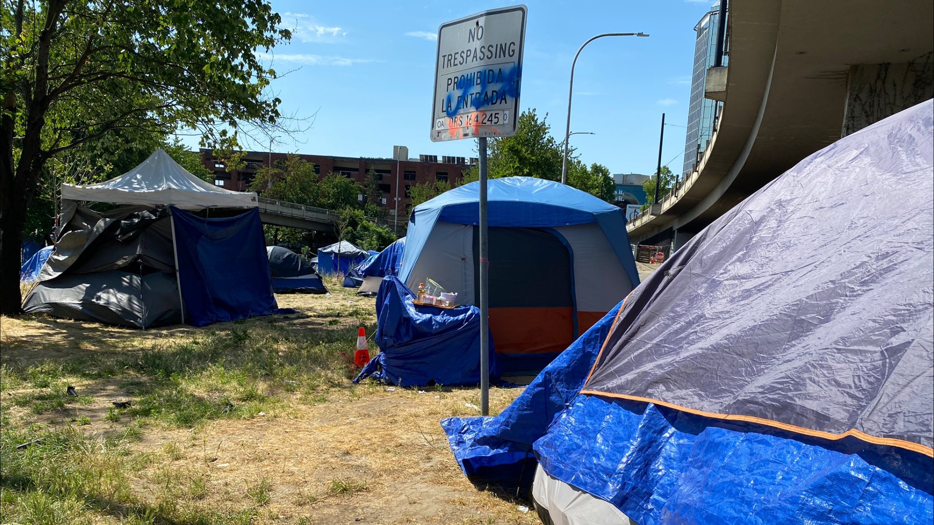 Outreach workers focus on homeless encampment in Old Town | kgw.com