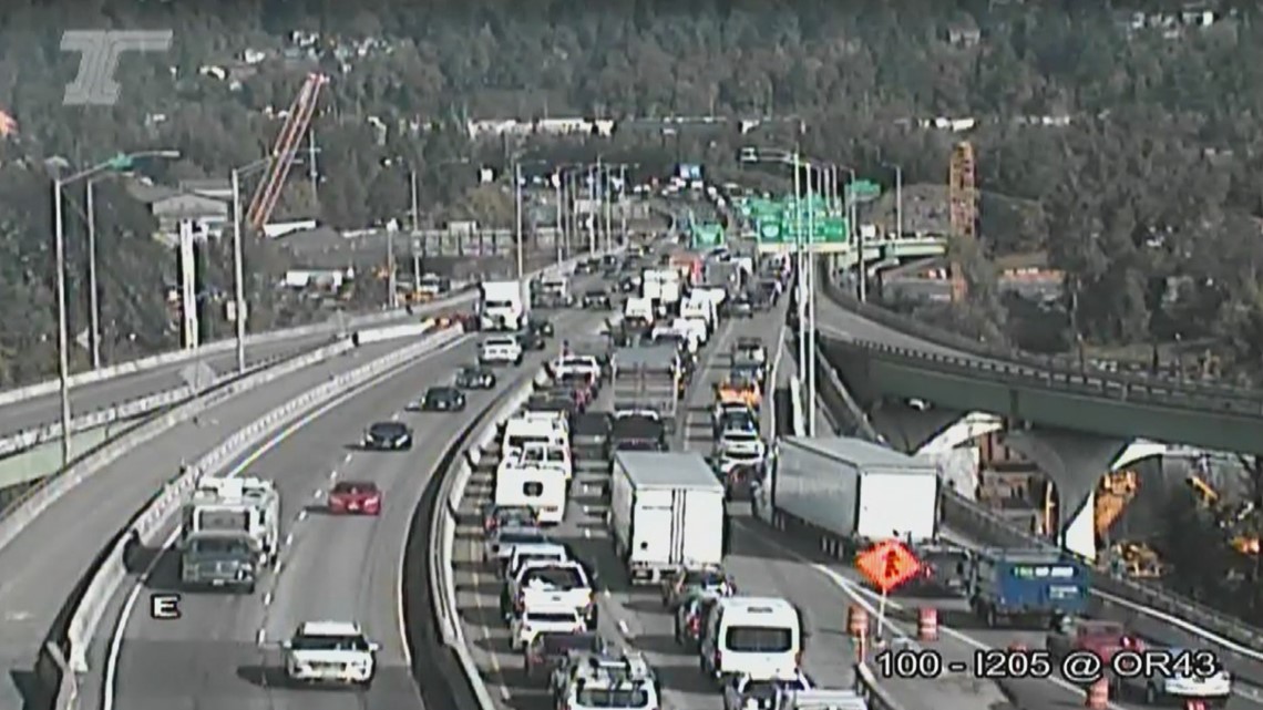I-205 northbound blocked by crash near Oregon City | kgw.com