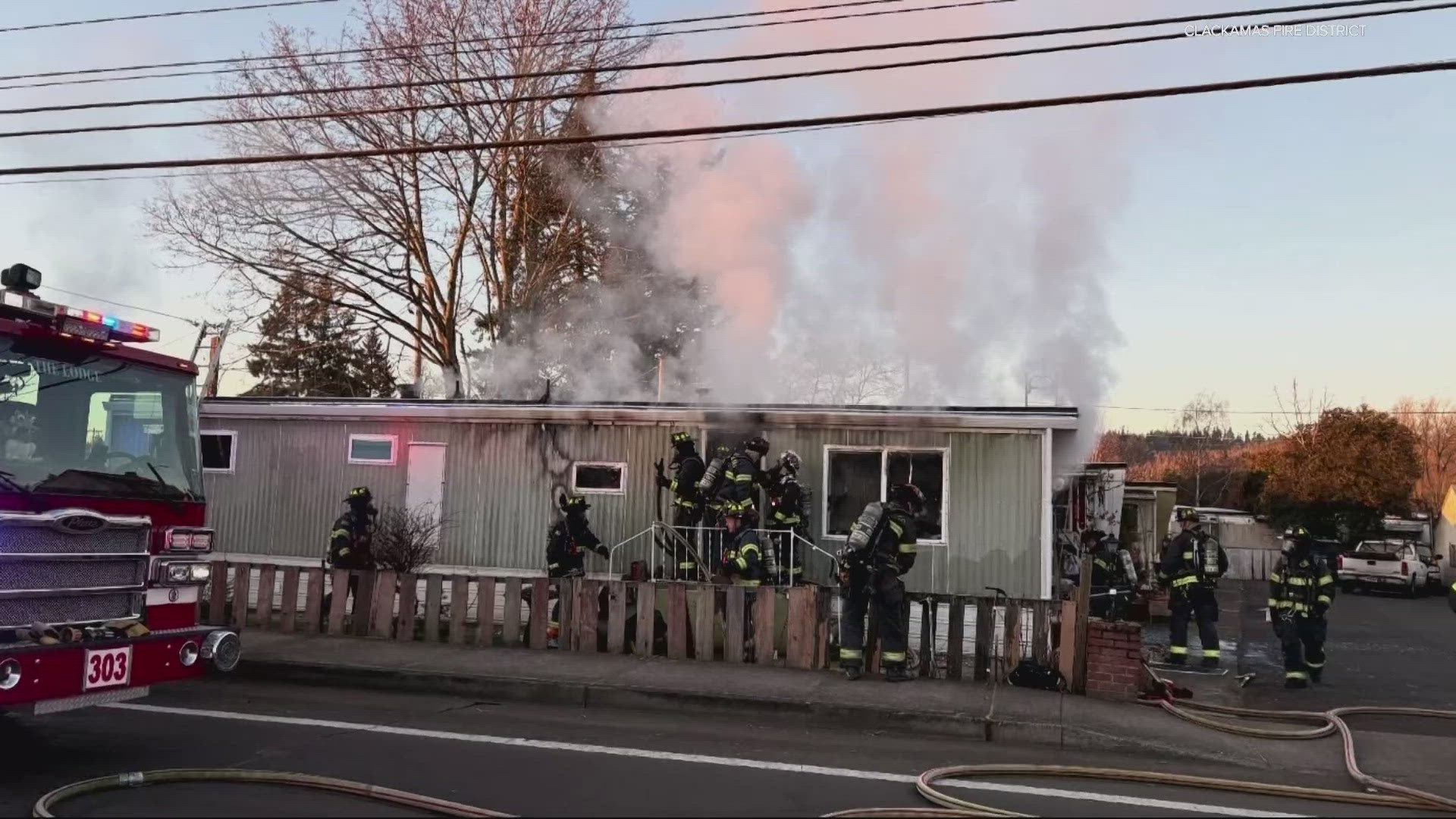 Mobile home fire in Gladstone injures one, displaces resident | kgw.com