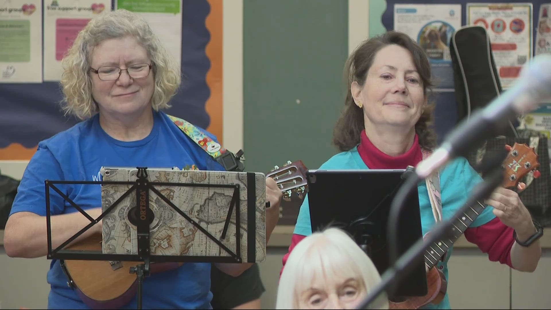 Seniors find joy with Hollywood Ukulele Group in Portland | kgw.com
