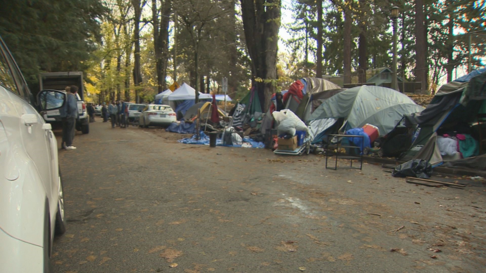 Homeless camp cleared outside Laurelhurst Park in Portland | kgw.com