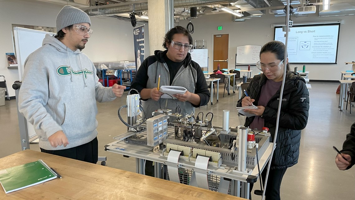 PCC offers two-week crash course in high-tech manufacturing | kgw.com