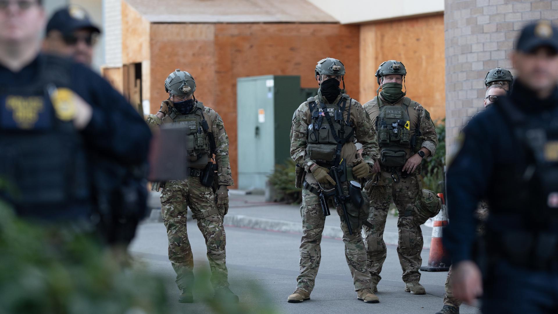 SCOTUS blocks Trump's Guard federalization in Illinois as Oregon awaits ...