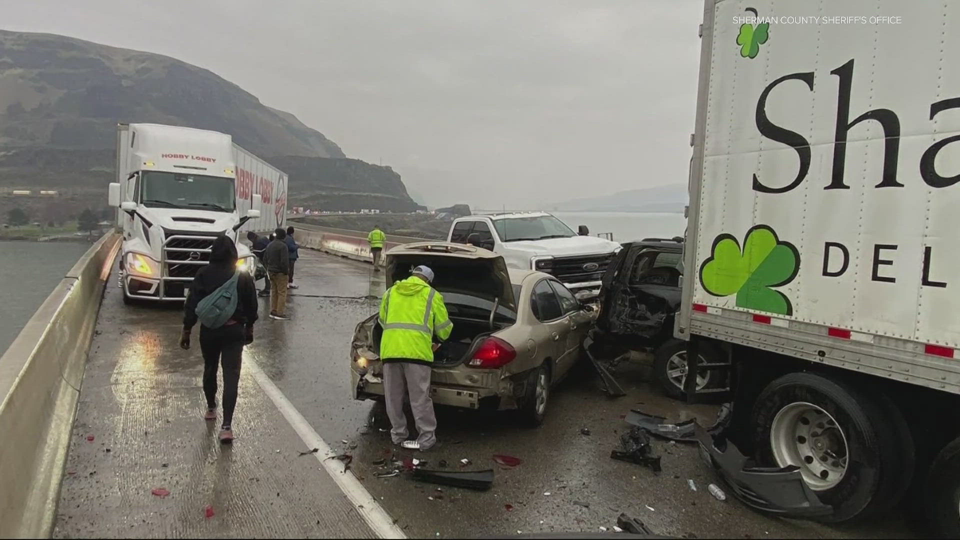 Freezing rain creates hazardous travel conditions in Hood River Valley ...