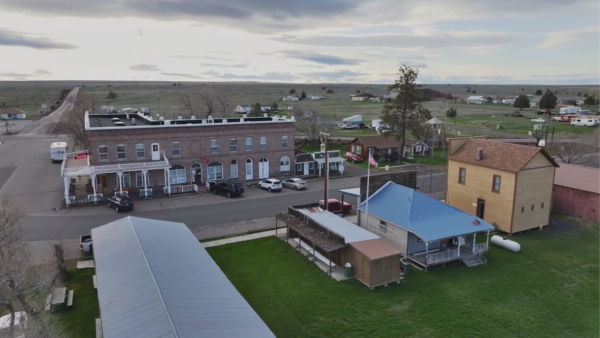 Oregon's famous ghost town Shaniko revitalizes | kgw.com