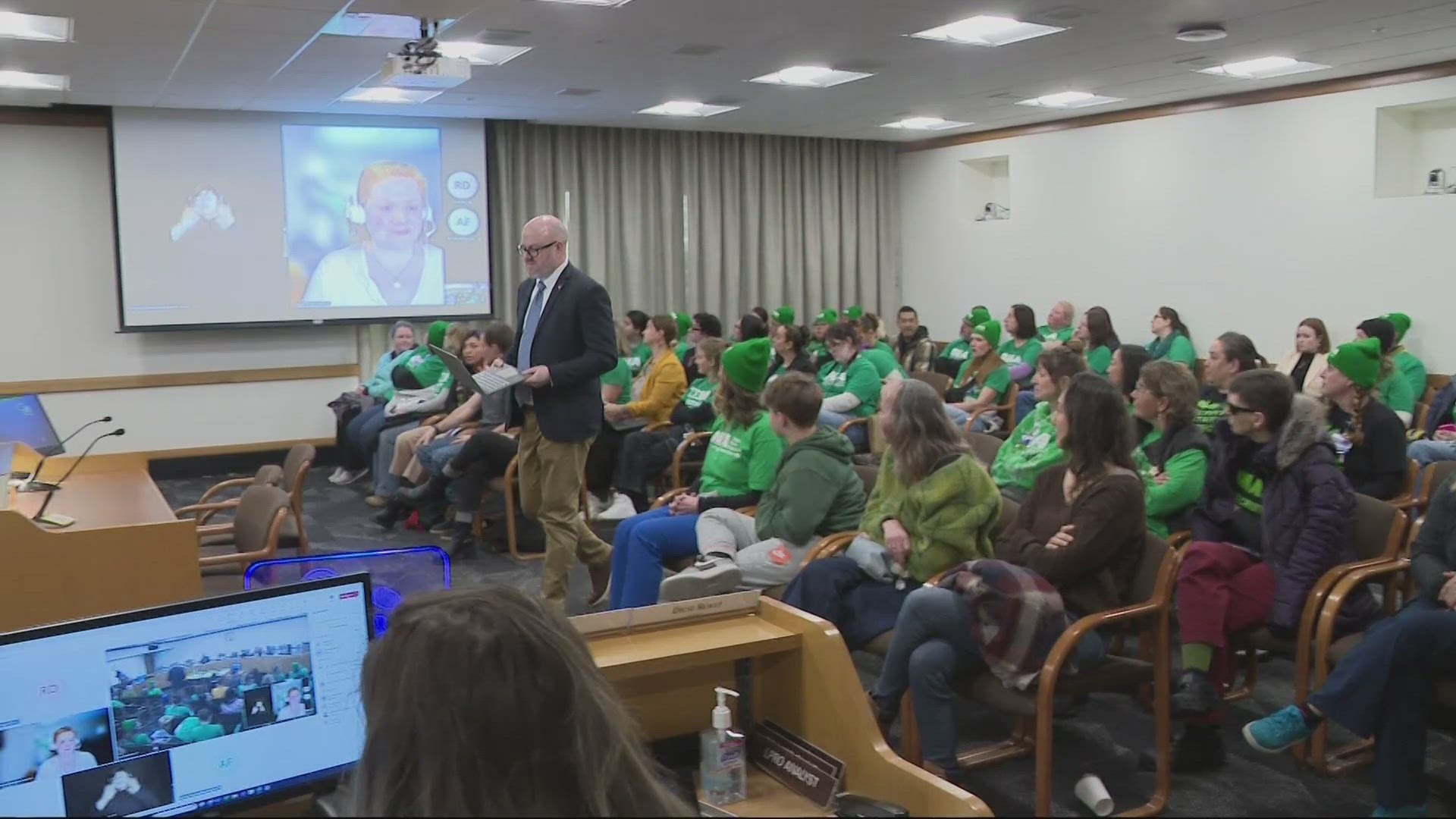 Oregon bill would force hospitals to disclose strike worker pay | kgw.com