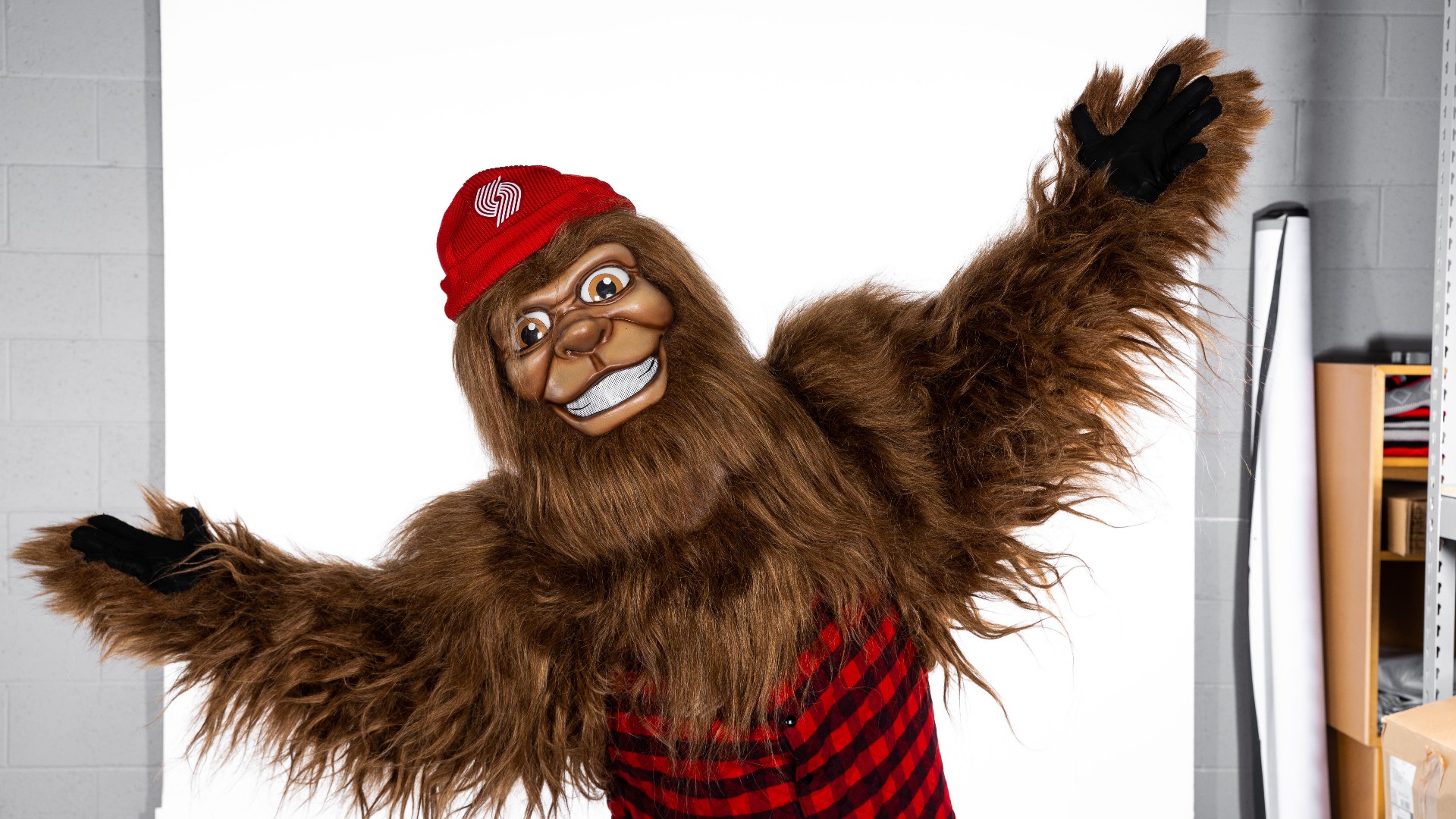 Trail Blazers unveil new Bigfoot mascot Douglas Fur | kgw.com