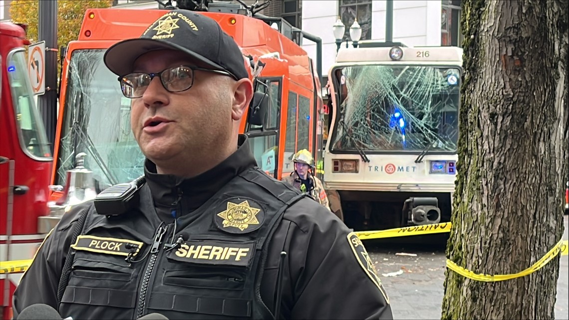 MAX train, Portland Streetcar derail after crash; 2 injured | kgw.com