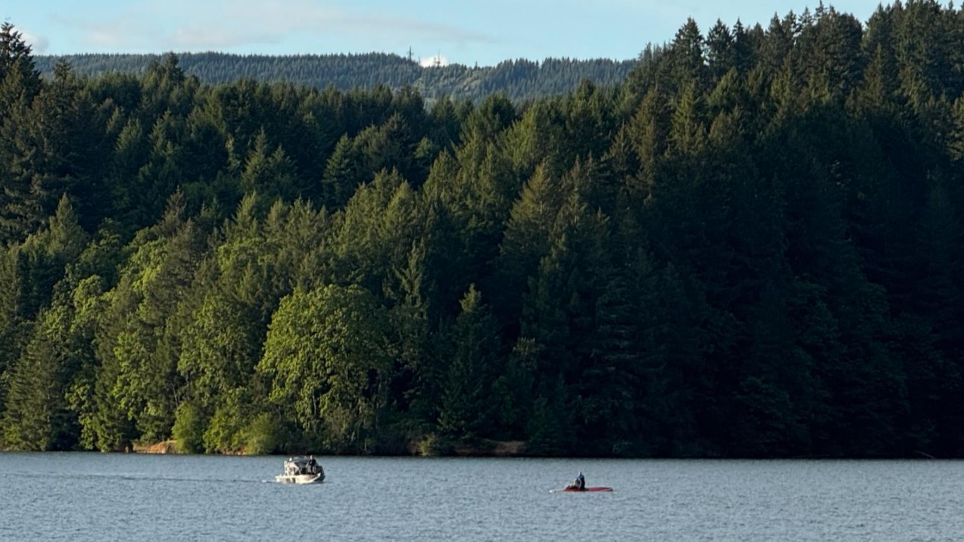 Two rescued from capsized sailboat on Hagg Lake | kgw.com
