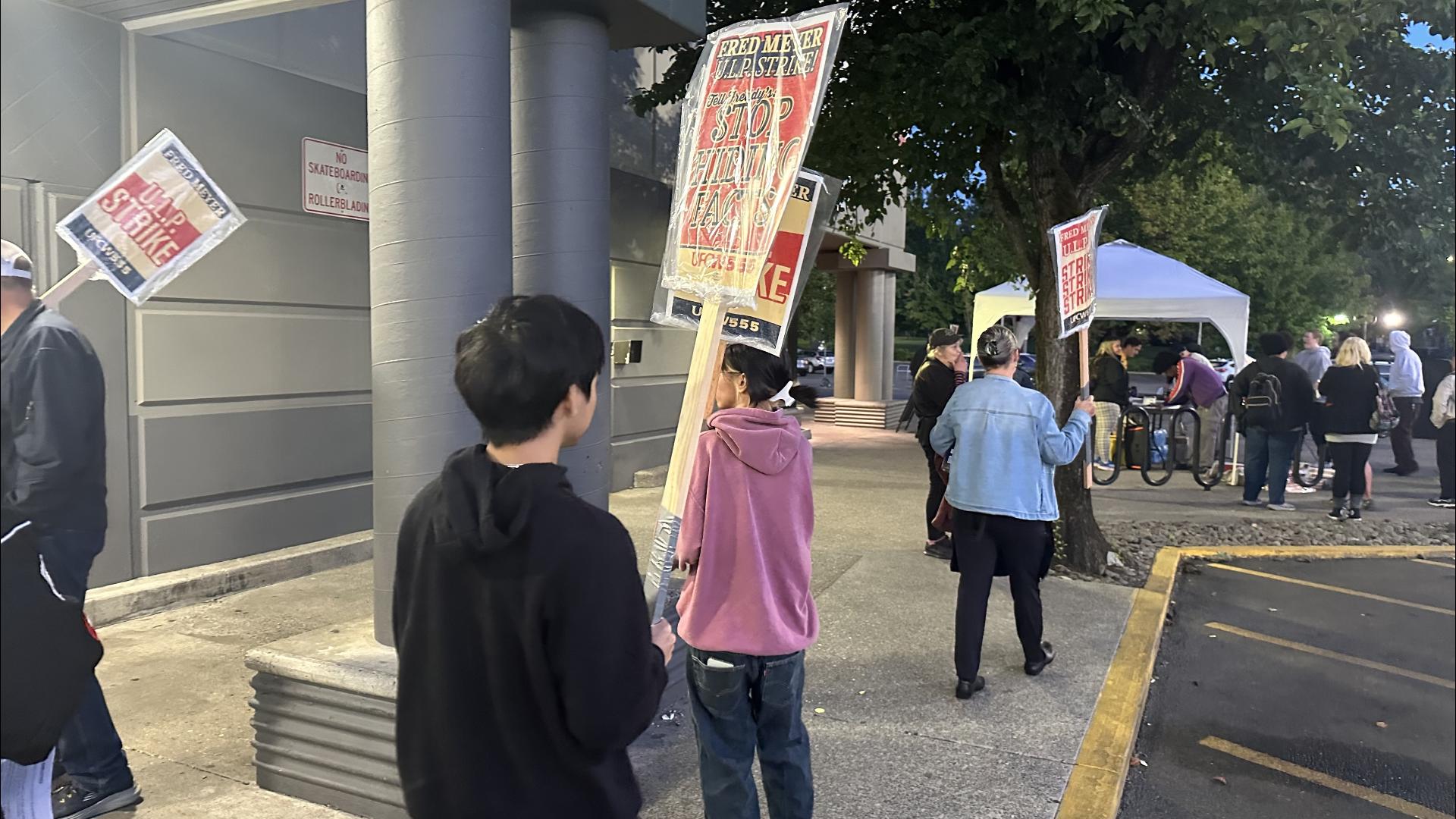 Portland Fred Meyer employees go on strike | kgw.com