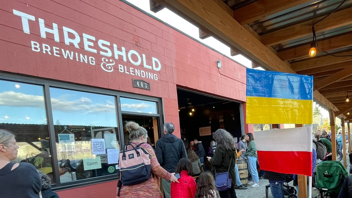 Portlanders gather at Threshold Brewing to support Ukraine | kgw.com