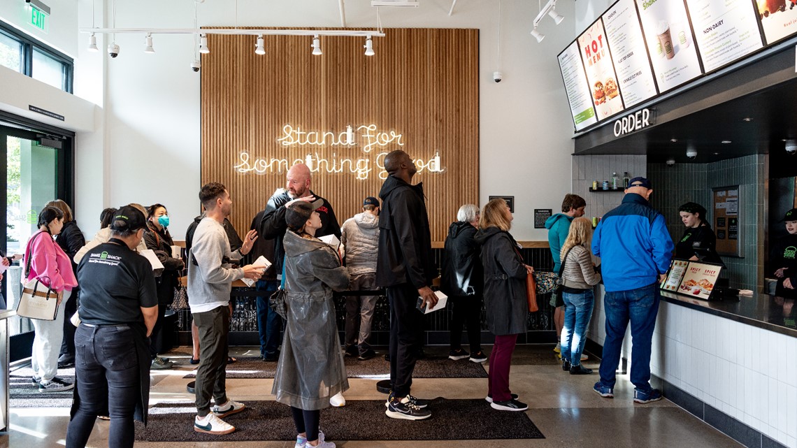 Shake Shack opens at Bridgeport Village in Tigard | kgw.com