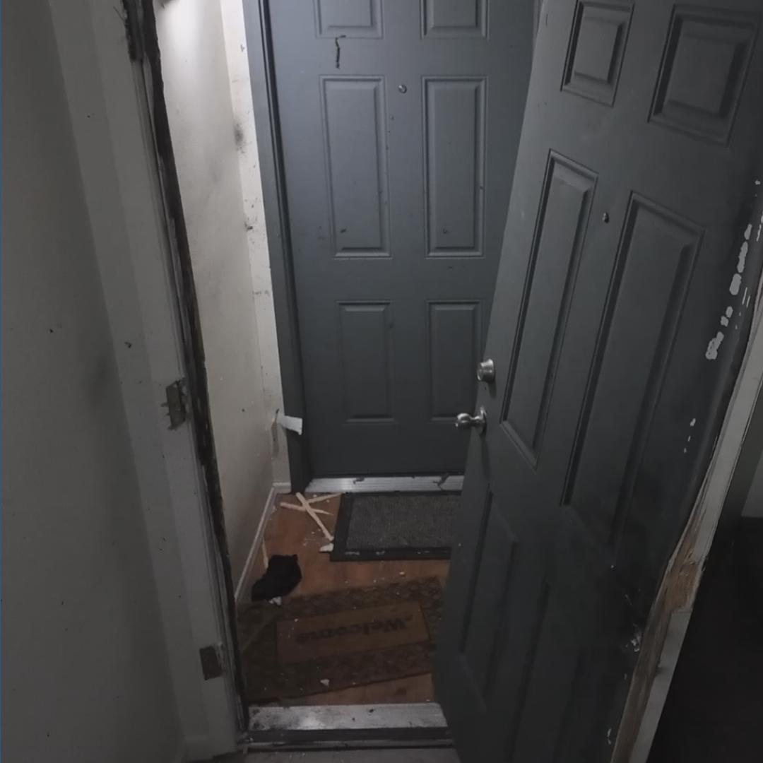 Federal agents raid Gresham apartment, leaving neighbors shaken and ...