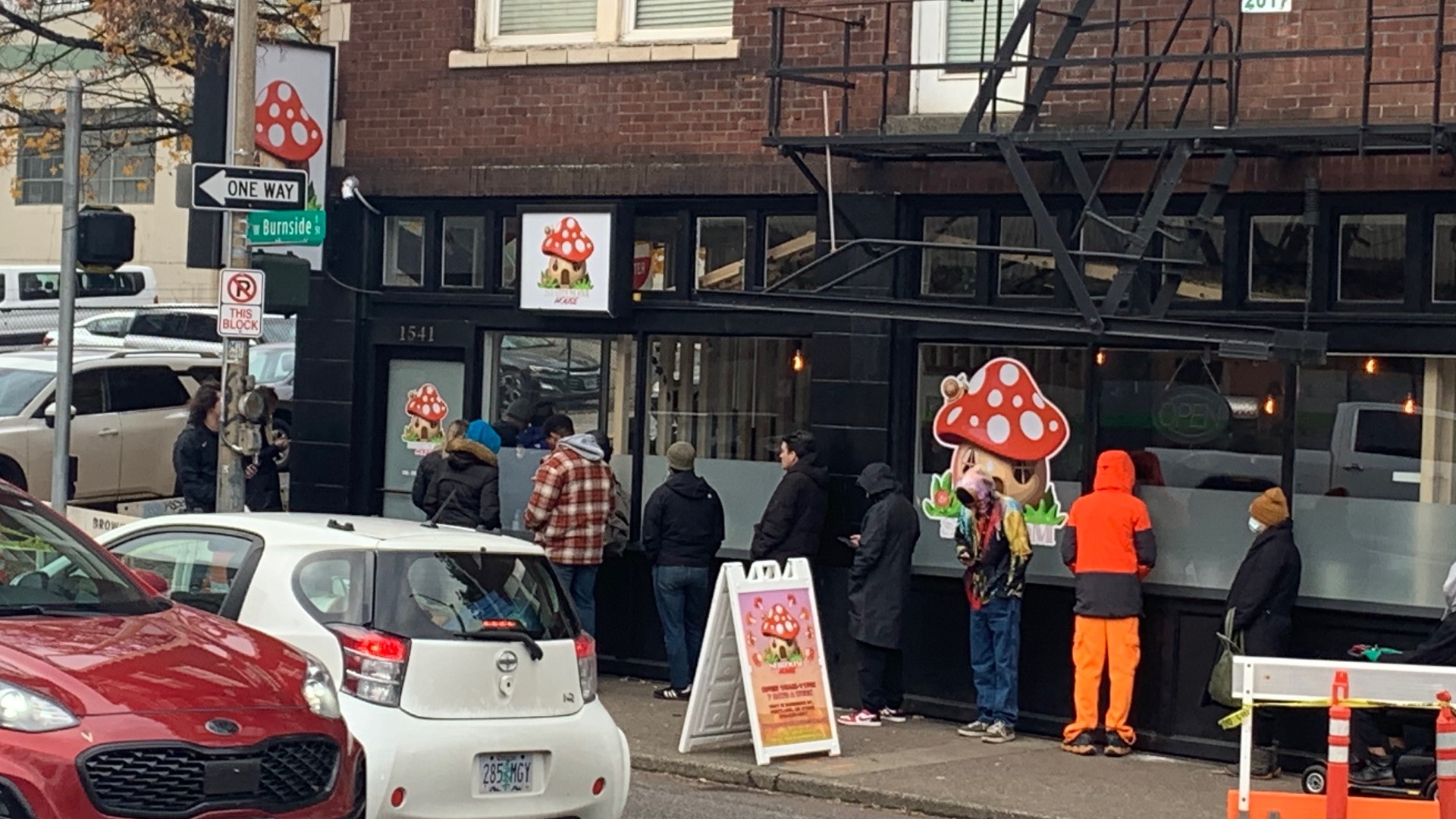 Arrests at Shroom House in Portland after police raid | kgw.com