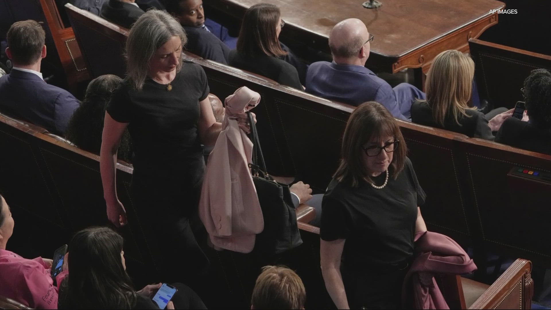 Reps. Salinas, Dexter of Oregon walk out of Trump speech | kgw.com