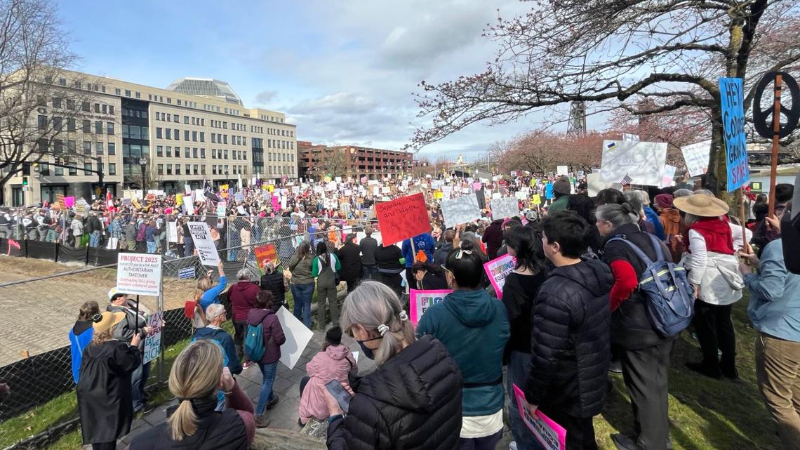 PHOTOS: Large crowds rally at Portland Waterfront on International ...