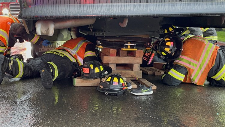 Boy on bike pinned under school bus in Vancouver | kgw.com