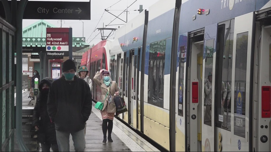 TriMet drops mask requirement on buses, MAX trains | kgw.com