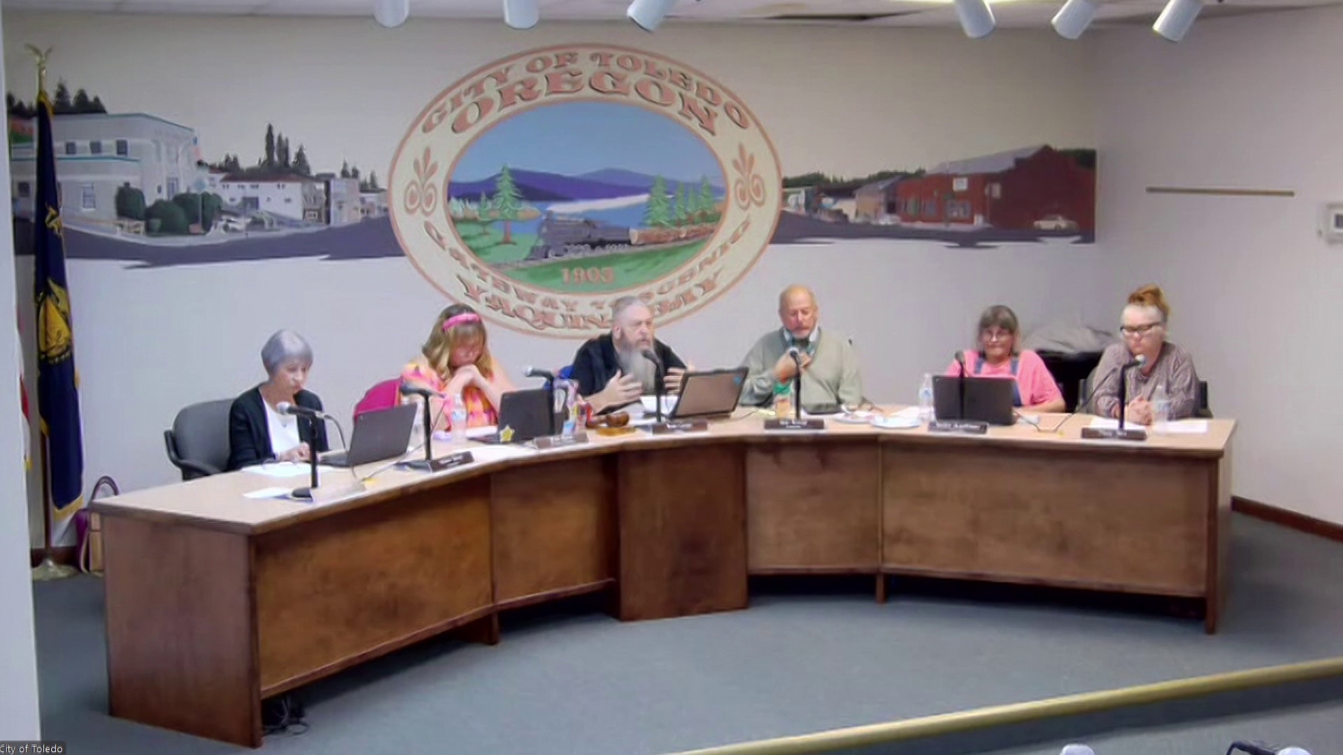 Small Oregon town mayor, football coach cited for slapping student ...