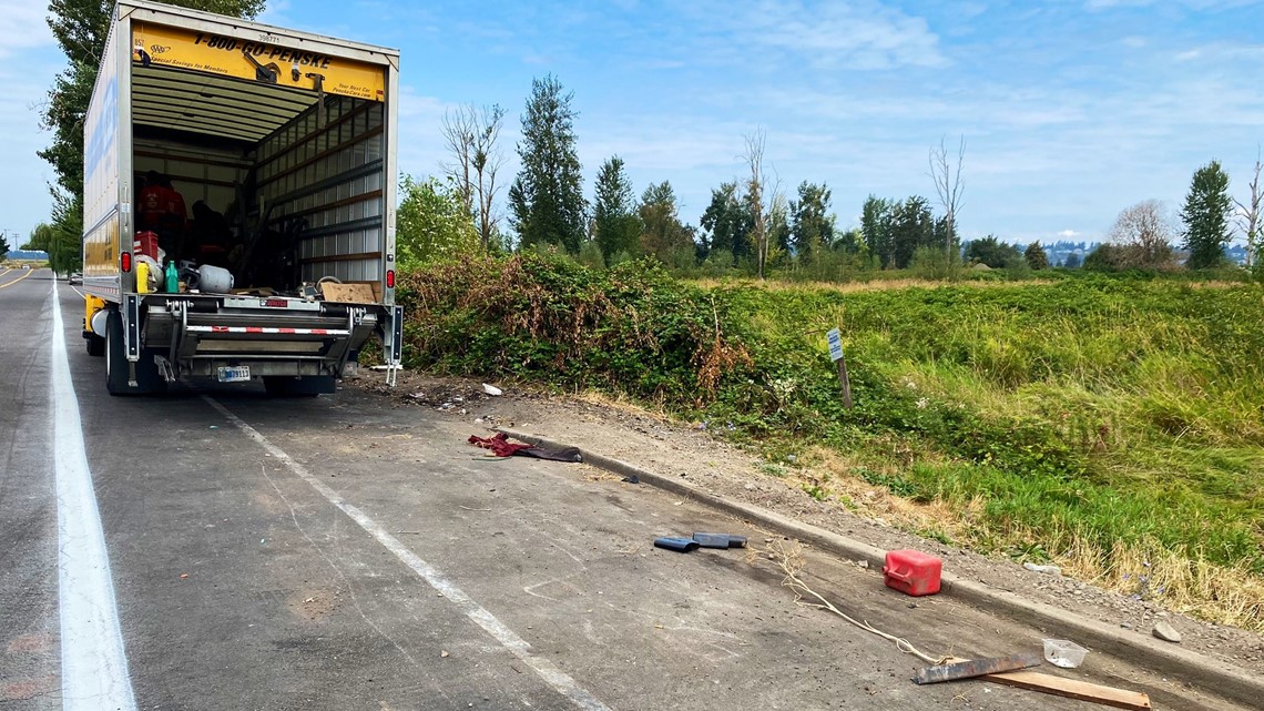 Homeless vehicle camps along NE 33rd Drive cleared | kgw.com